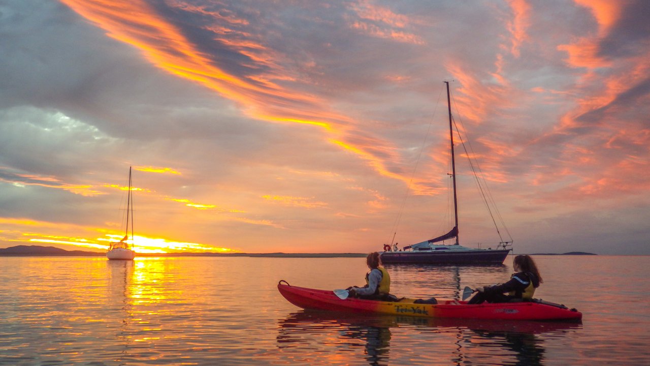1770 Liquid Adventures | Sunset kayak tour in 1770